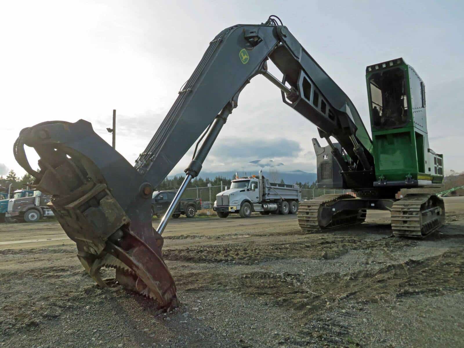 3756G Heel Boom Log Loader Archives - Forestech Equipment Ltd.