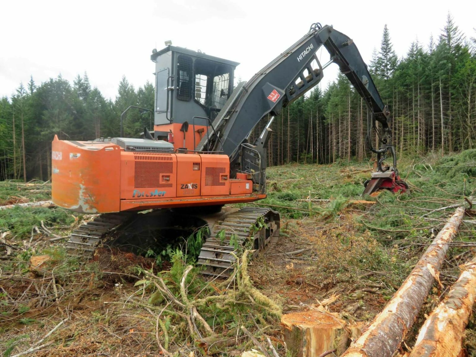 2011 Hitachi ZX290F-3 Processor - Forestech Equipment Ltd.