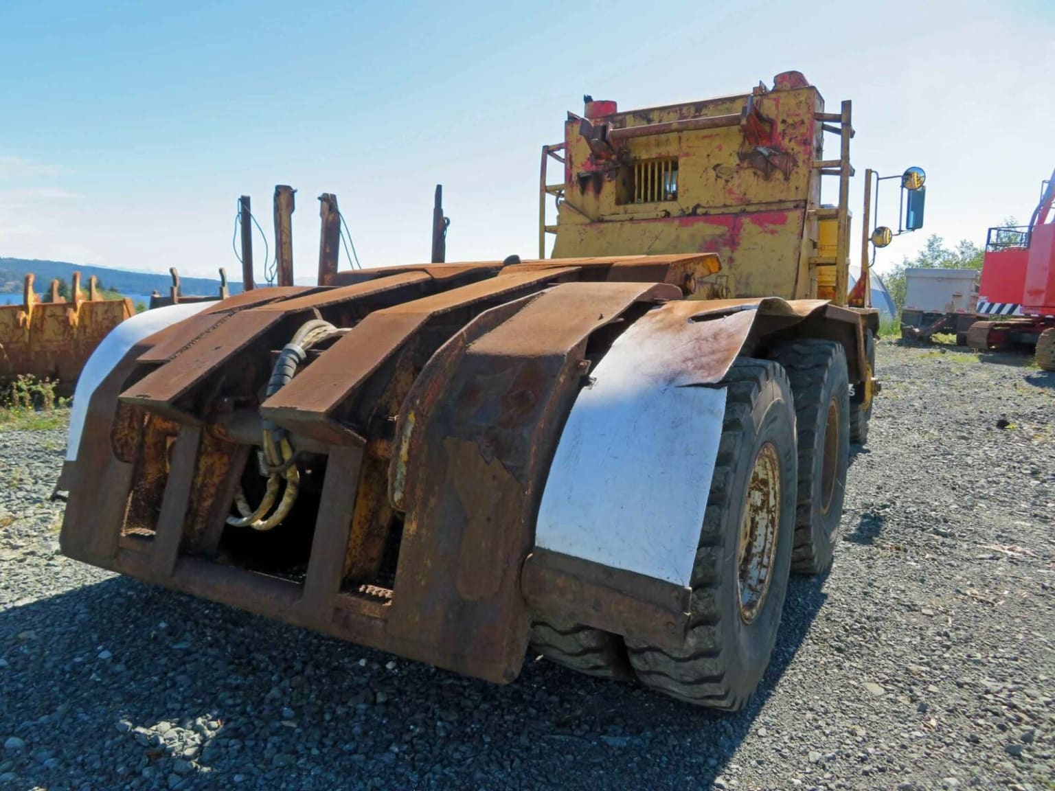 Hayes HDX Pre Load Off Highway Truck Tractor - Forestech Equipment Ltd.