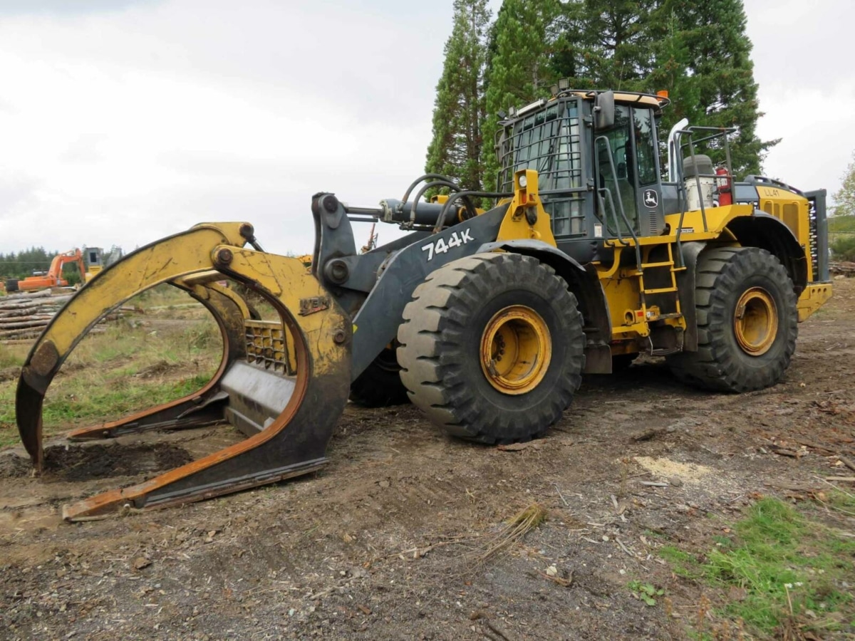 2014 John Deere 744K Wheel Loader - Forestech Equipment Ltd.