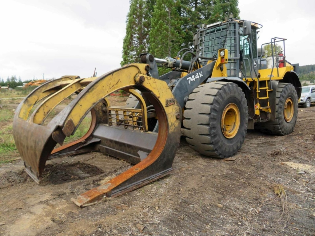 2014 John Deere 744K Wheel Loader - Forestech Equipment Ltd.