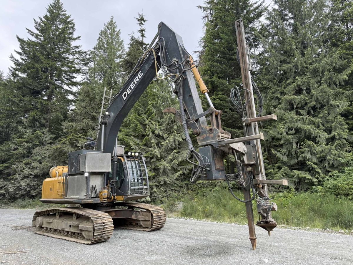 2006 John Deere 270DLC Hydraulic Excavator Drill - Forestech Equipment Ltd.