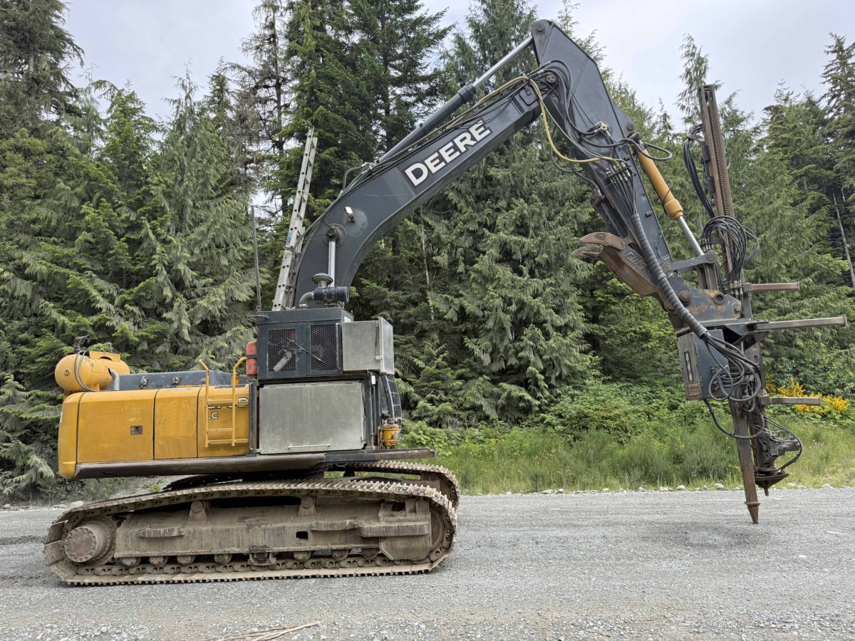 2006 John Deere 270DLC Hydraulic Excavator Drill - Forestech Equipment Ltd.