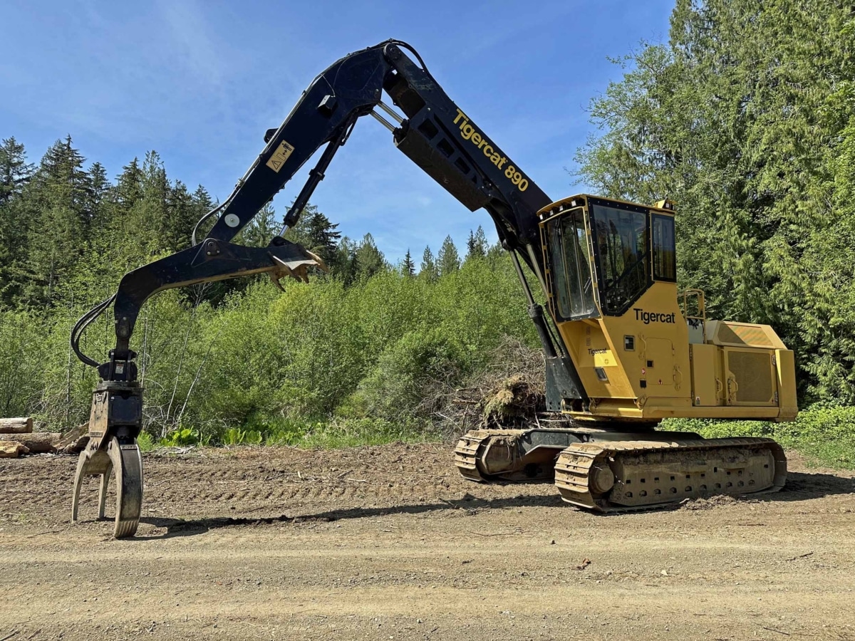 2018 Tigercat 890 Heel Boom Log Loader - Forestech Equipment Ltd.