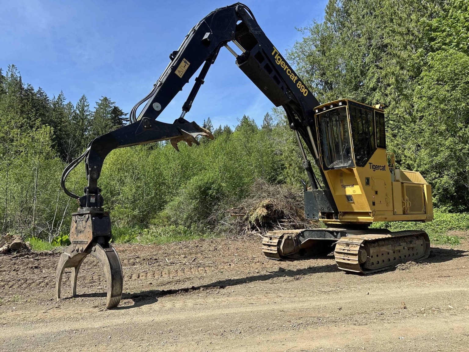 2018 Tigercat 890 Heel Boom Log Loader - Forestech Equipment Ltd.