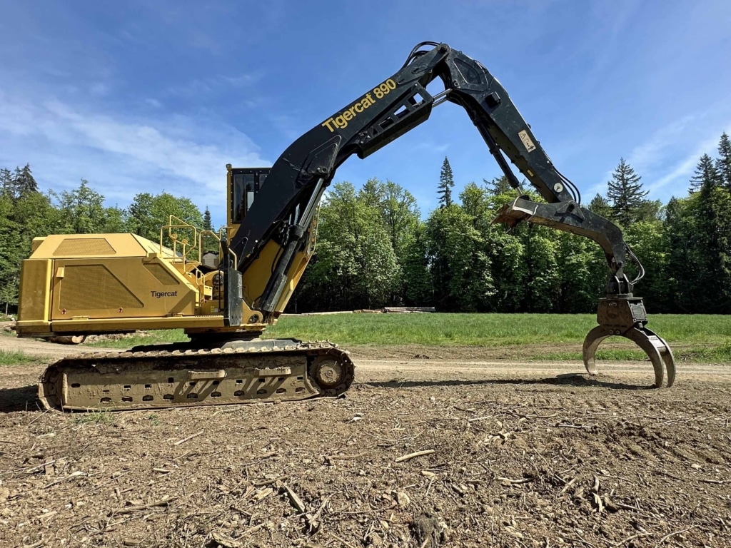 2018 Tigercat 890 Heel Boom Log Loader - Forestech Equipment Ltd.
