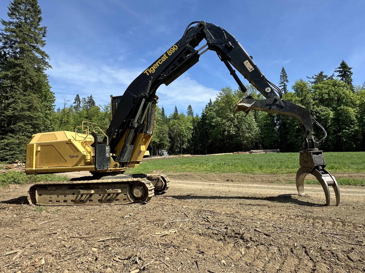 2018 Tigercat 890 Heel Boom Log Loader - Forestech Equipment Ltd.