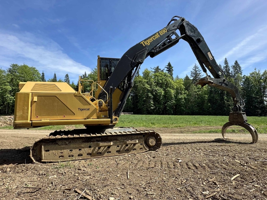 2018 Tigercat 890 Heel Boom Log Loader - Forestech Equipment Ltd.