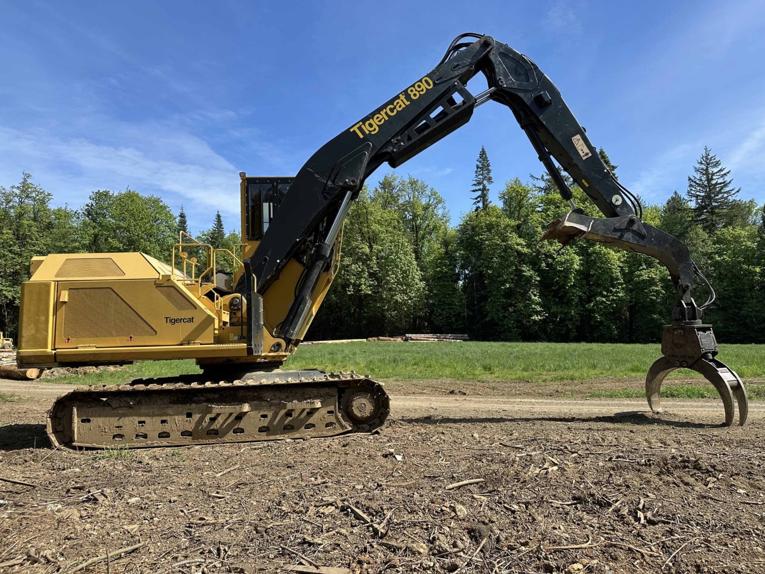 2018 Tigercat 890 Heel Boom Log Loader - Forestech Equipment Ltd.